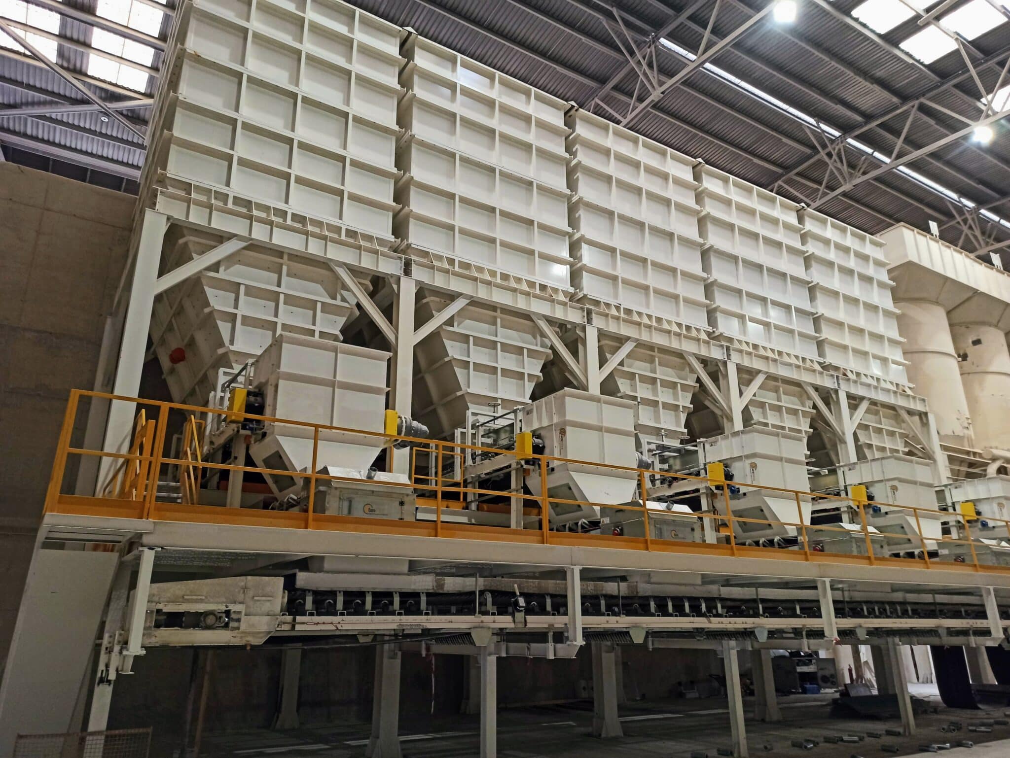 Installation of raw material reception and grinding hoppers - Techsolids®